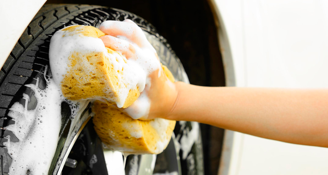 como limpiar tu coche en 5 pasos y no morir en el intento